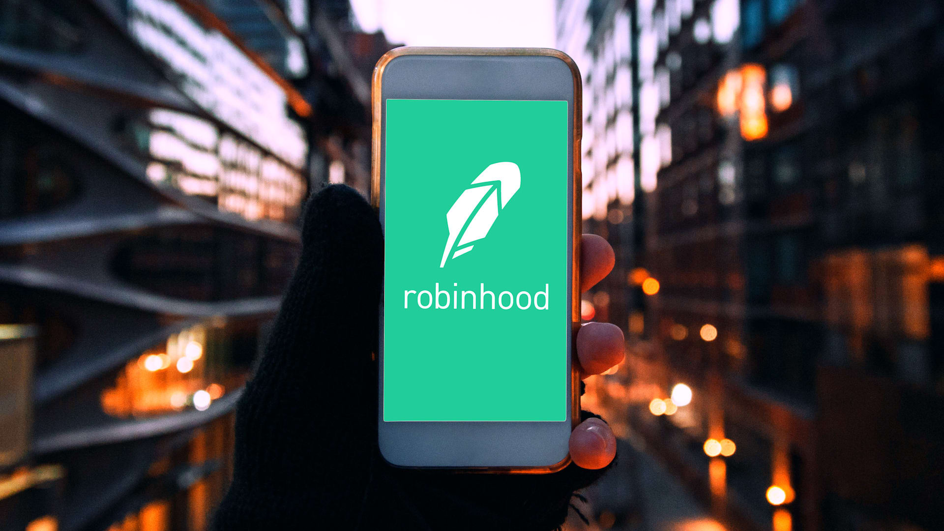 Robinhood snags third mega-investment of the year, boosting valuation ...